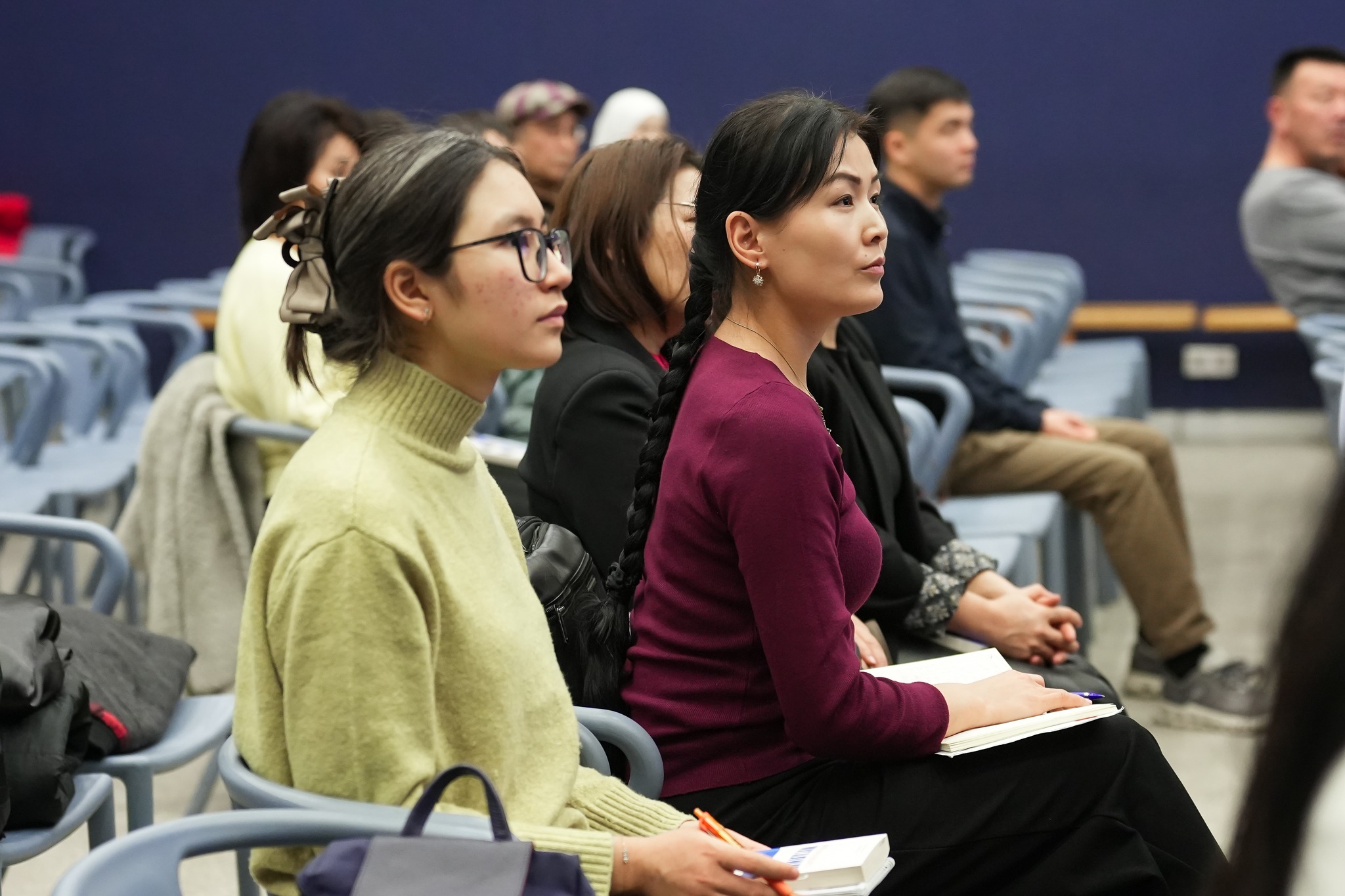 В АУЦА представили книгу «Өнүгүүнүн өзөгү – мугалим»