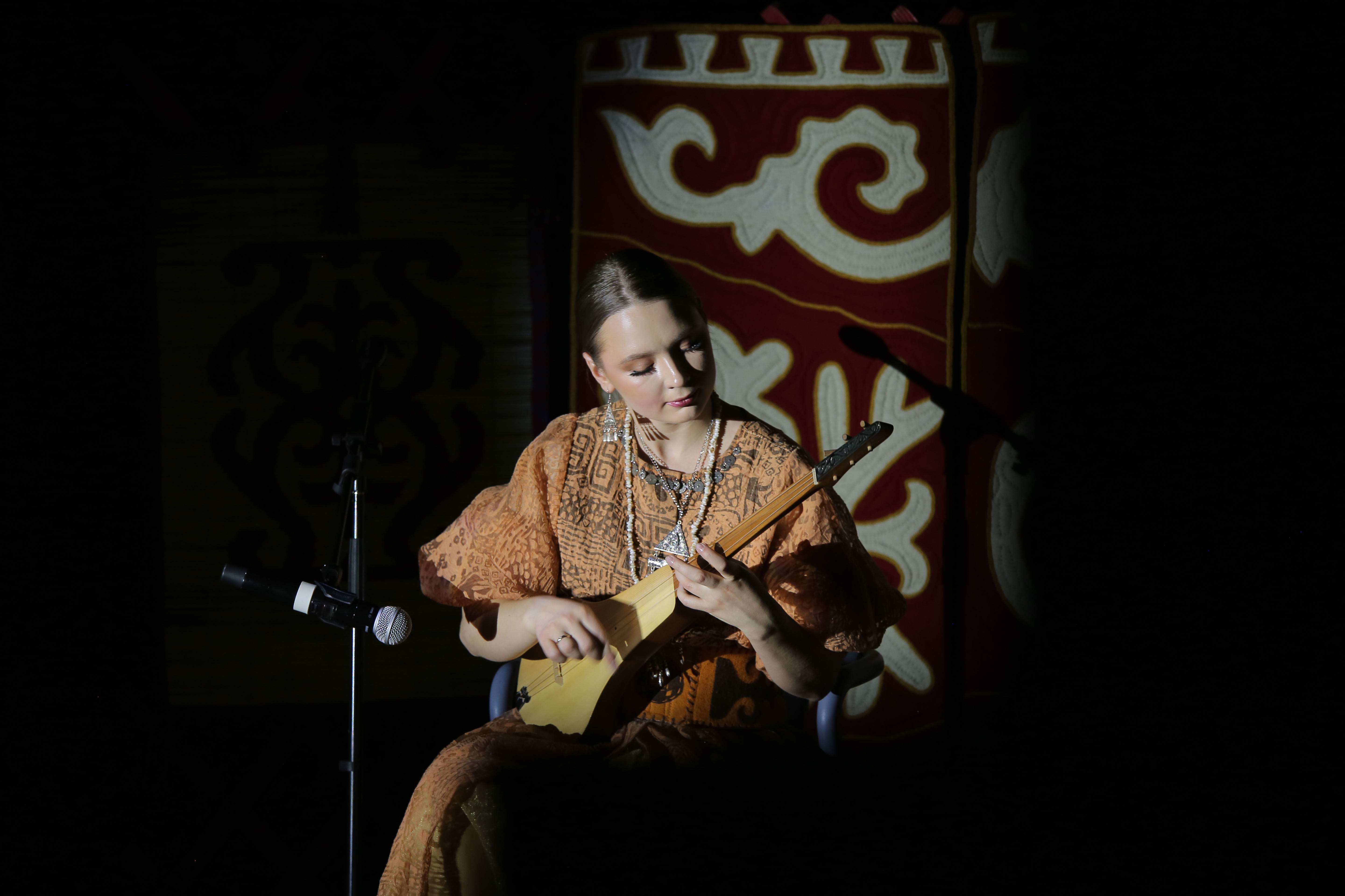 Folk music and dances of the Kyrgyz